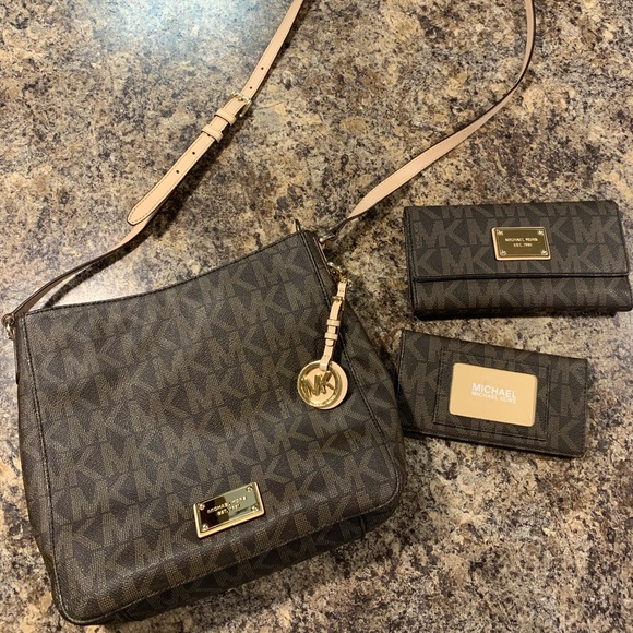 Michael Kors | Bags | Michael Kors Purse Wallet Checkbook Cover Set ...
